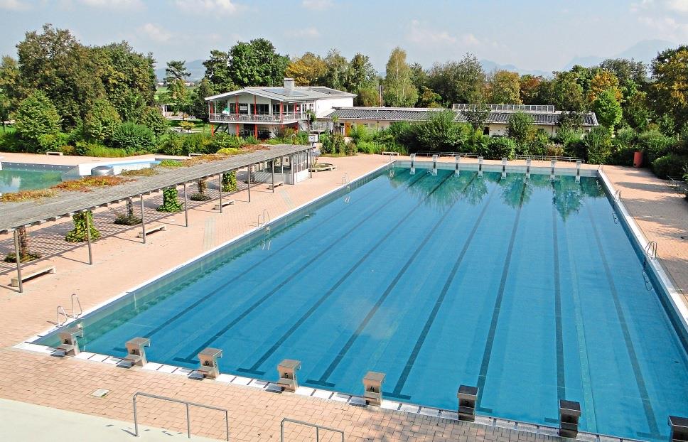 Sprung ins kühle Nass im Ainringer Freibad kostet mehr