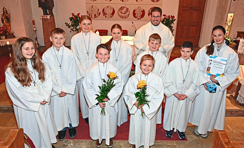 Ministranten aufgenommen und verabschiedet