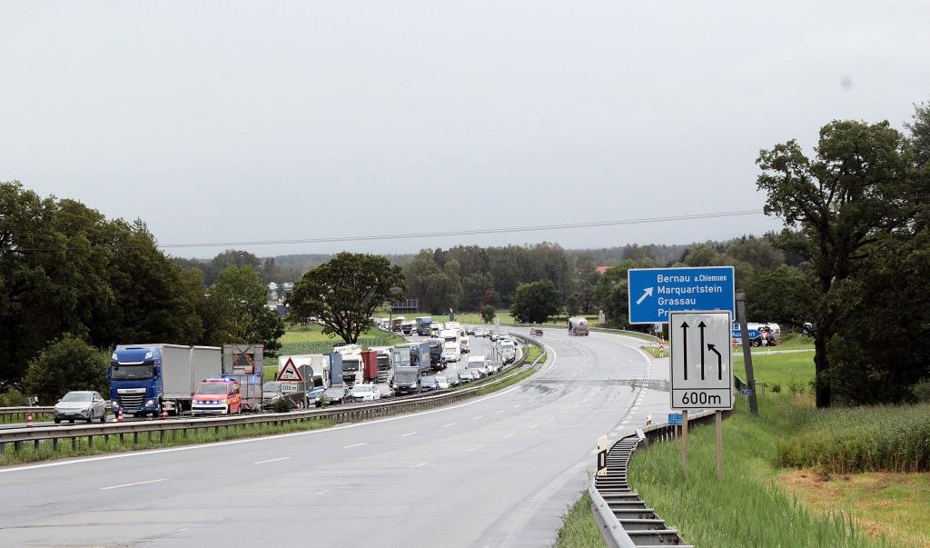 Lkw-Unfall bei Bernau: A8 in Richtung Salzburg stundenlang gesperrt