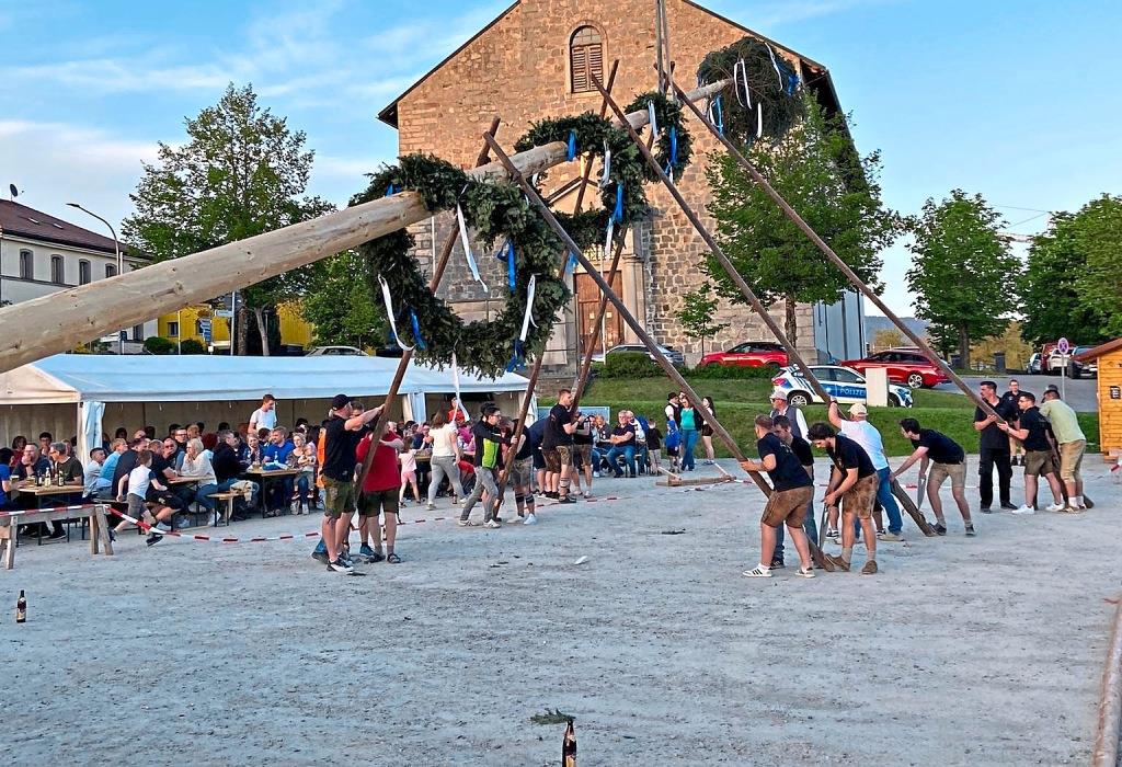 Mai(baum)fest ein voller Erfolg