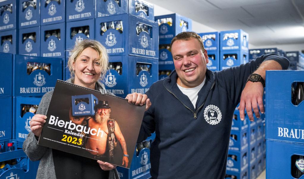 Bierbauchkalender 2023 ein Bestseller: Bayerische Brauerei sucht nun ...