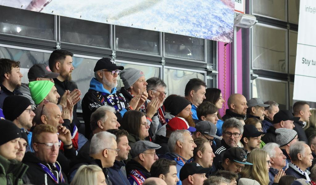 Viele Fans − aber Party machen nur die Trappers: Die Bilder rund ums ...