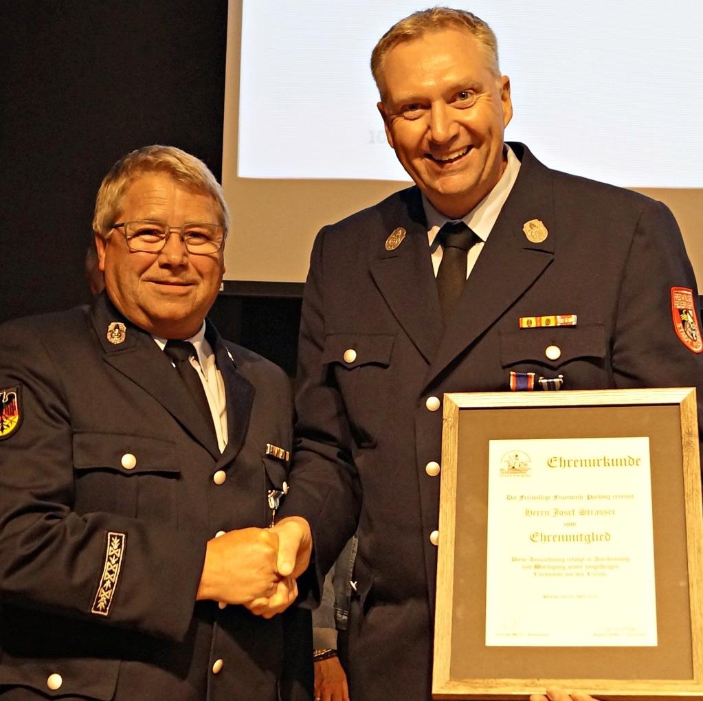 Josef Strasser nun Ehrenmitglied der FFW Pocking