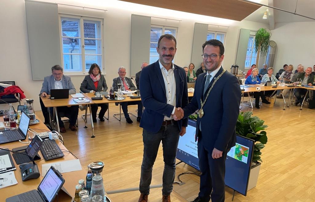 Fabian Breinfalk legt den Eid ab: Seestettener SPD-Mitglied folgt auf ...