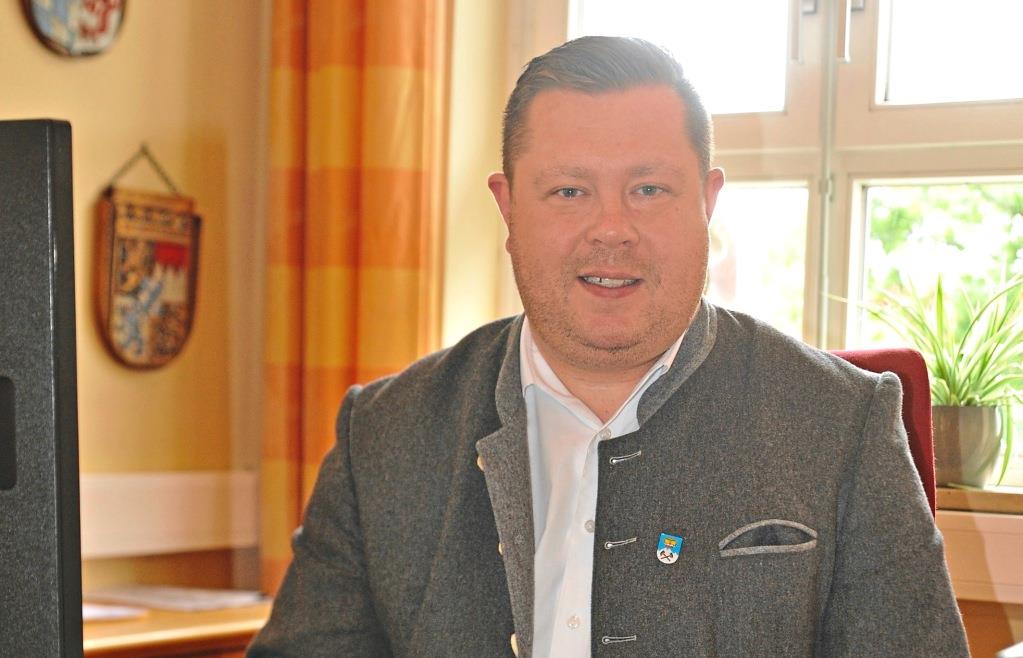 Michael Adam (SPD) ist zum zweiten Mal seit 100 Tagen Bürgermeister