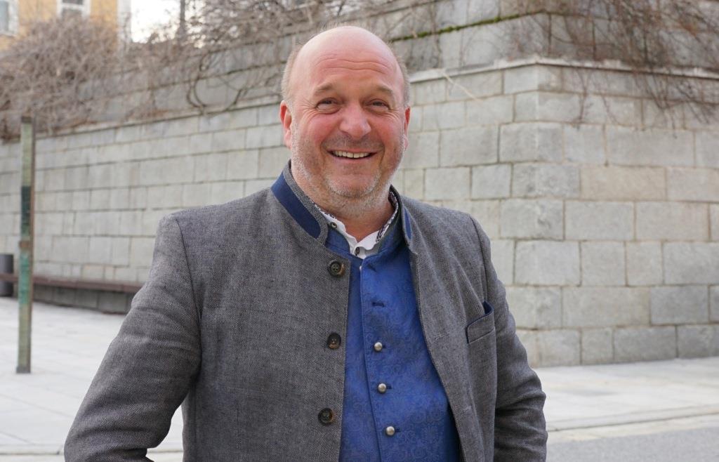 Neuer Bürgermeister im bekannten Büro