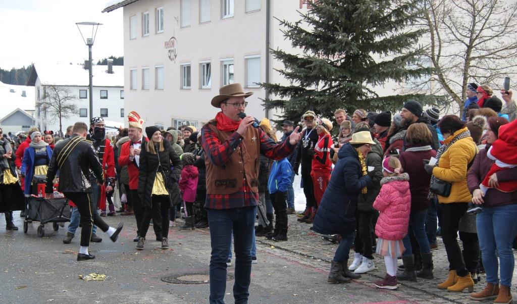 18 Gruppen beim Faschingszug