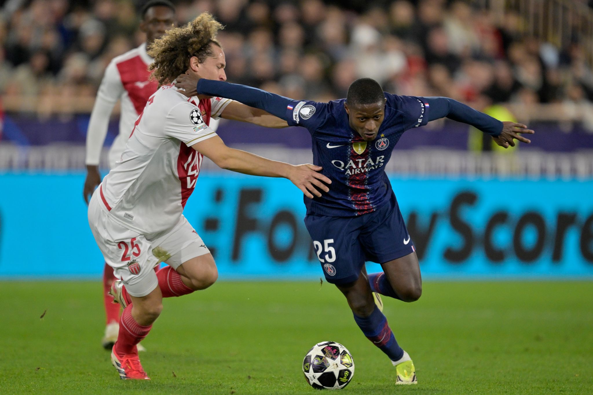 Real und PSG gewinnen Playoff-Hinspiele, Eklat um Vinicius