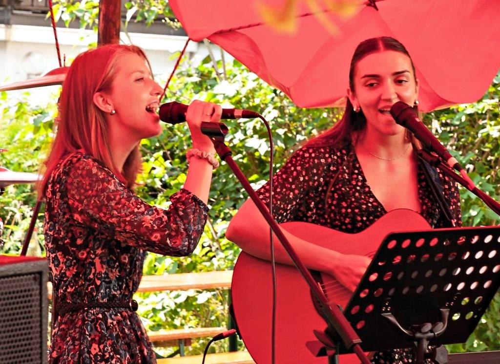 Acoustic-Pop mit Hannah & Lucia