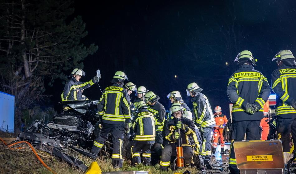 Traunreuter (47) stirbt bei Autounfall in St. Georgen – Zwei weitere Männer schwer verletzt