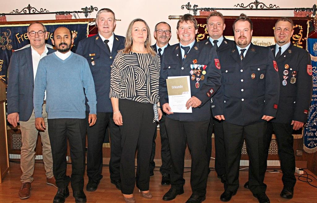 Goldenes Ehrenkreuz für Josef Sattler