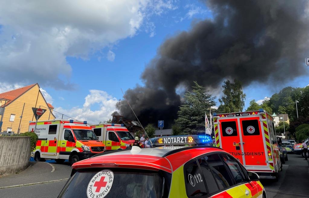 Turnhalle in Flammen: Feuerwehr-Großeinsatz an der Marienrealschule Cham