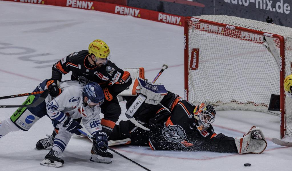Abfahrt ins Viertelfinale: Josh Melnick schießt Straubing Tigers nach ...