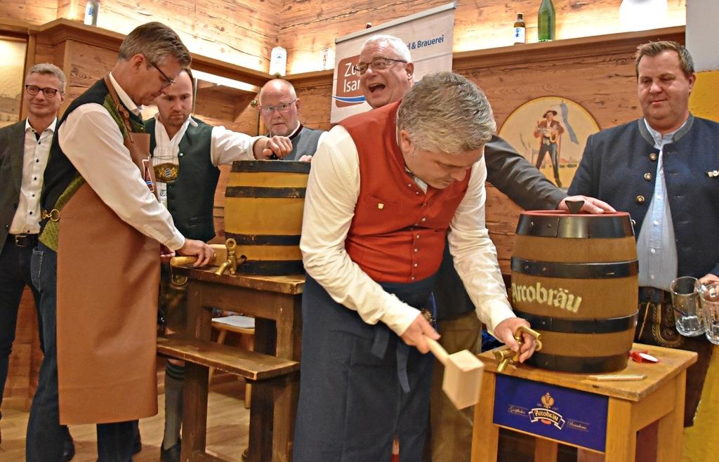 Stadtrat testet Bier fürs Plattlinger Volksfest – Die Maß kostet heuer ...