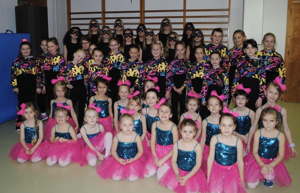 Showtanz aus Alzgern bereichert mit 46 Kindern und Jugendlichen in drei ...