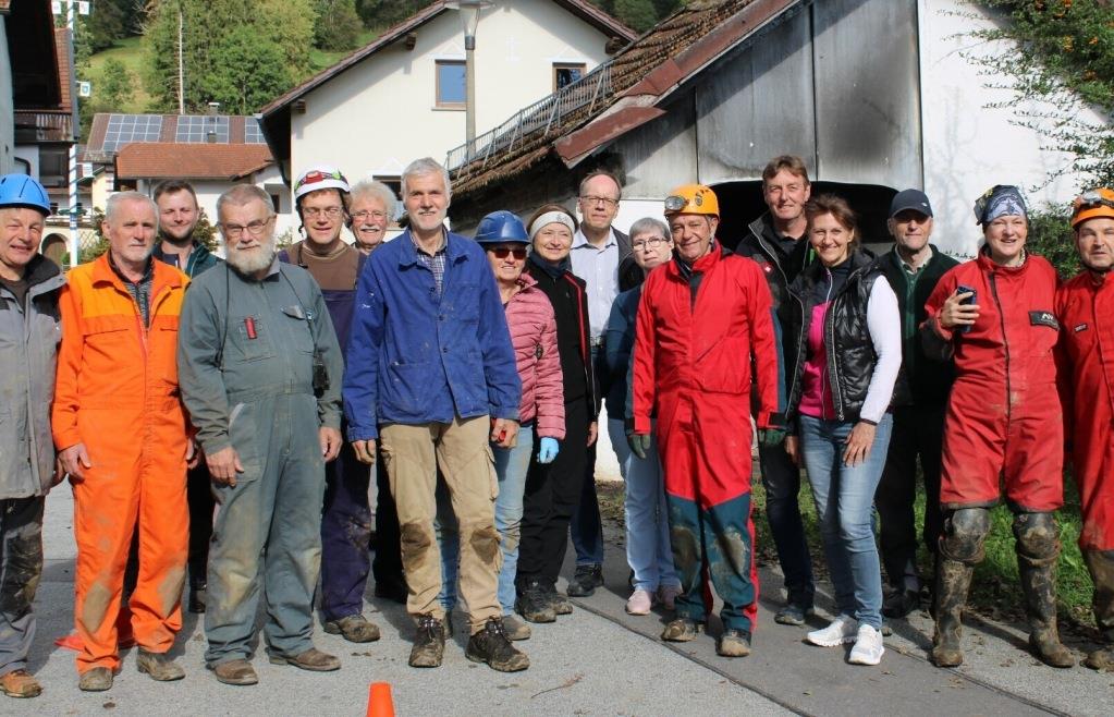Erdstall-Forscher auf Expeditionstour