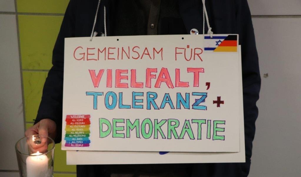 Tausende Lichter für Demokratie, Toleranz und Vielfalt in Traunstein ...