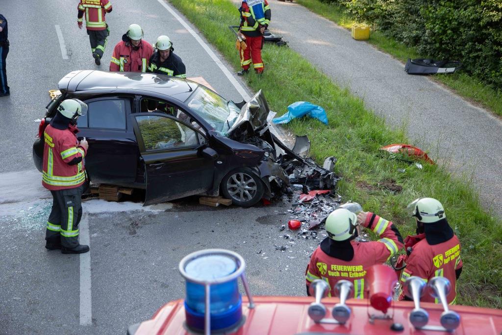 Hubschrauber im Einsatz: Frau lebensgefährlich verletzt bei Unfall nahe Buch am Erlbach