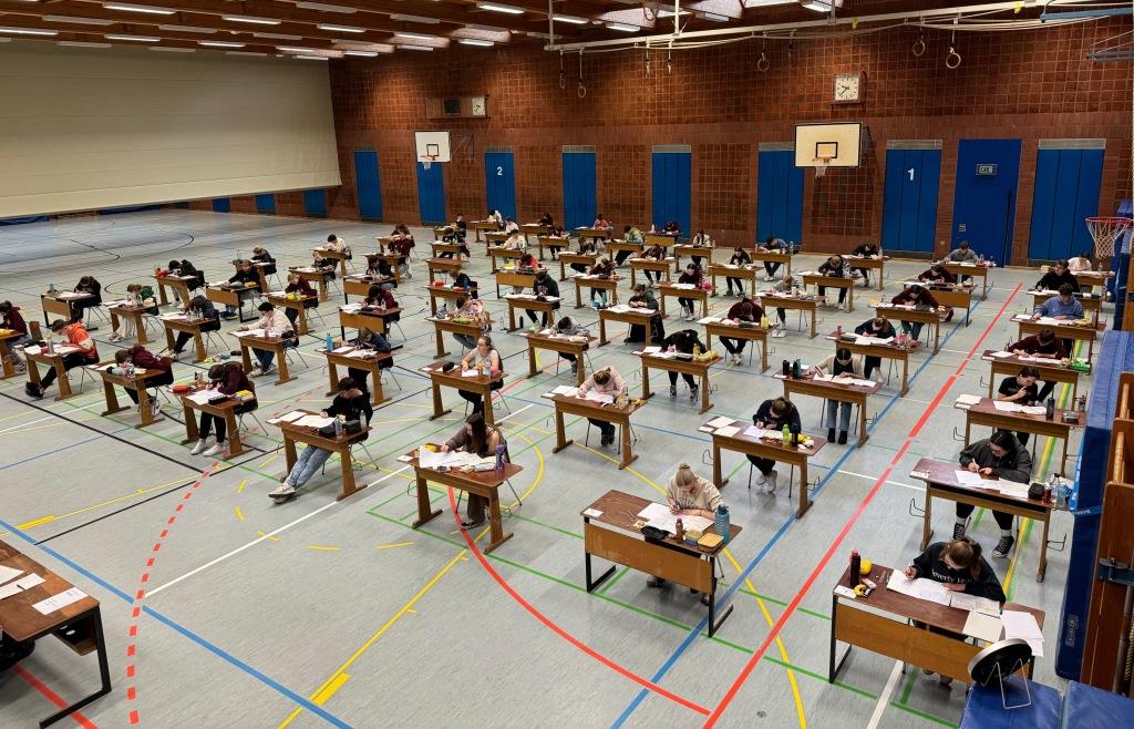 Letzter G8-Jahrgang schreibt Abi: Was passiert mit denen, die durchfallen?