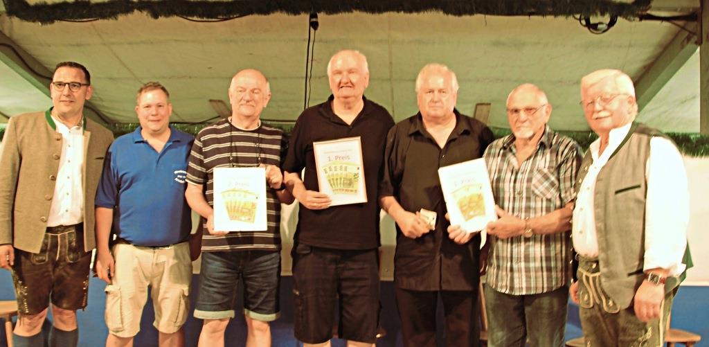 Robert Schroll siegt beim Schafkopfturnier