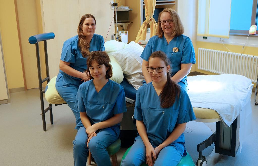 Novum in der Geburtshilfe: Angehende Hebammen im Studium