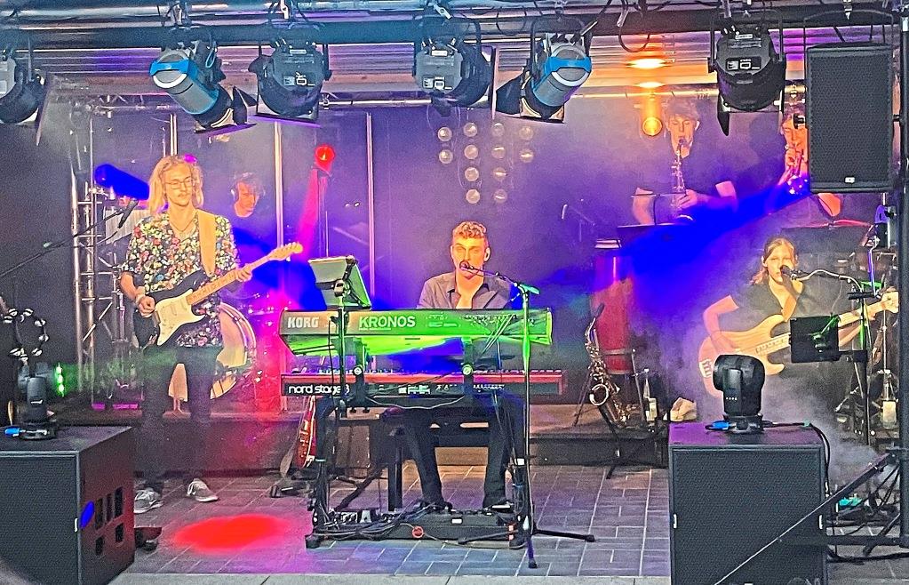 „Rising Stars“ in der Garage: Alexander Knott mit „Herzen denken nicht“