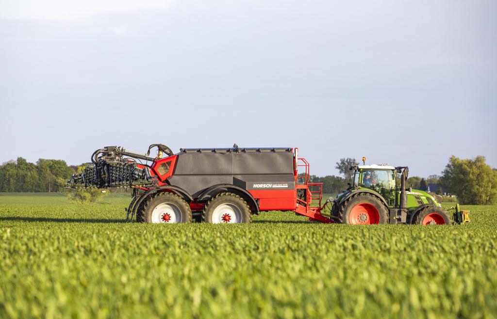 Begehrter Fachpreis für Horsch Leeb: Düngerstreuer Horsch Leeb Xeric 14 ...