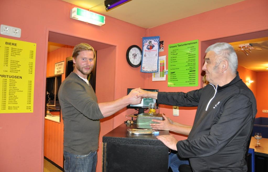 Trauer um Gust Tremmel: Betreiber der Patersdorfer Kult-Disco „Tenne ...