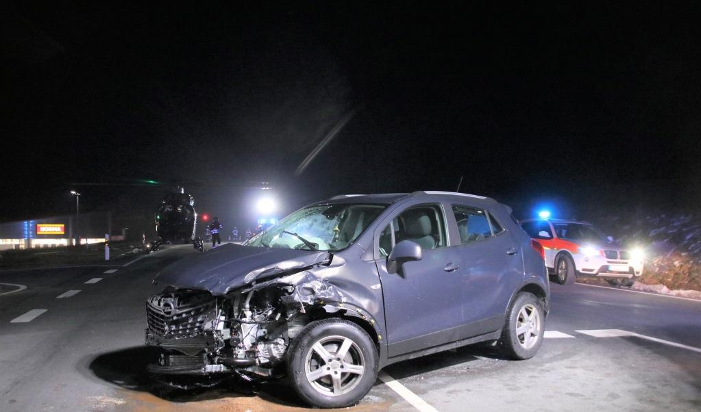 Drei teils schwerer Verletzte bei Unfall auf der B85 bei Miltach