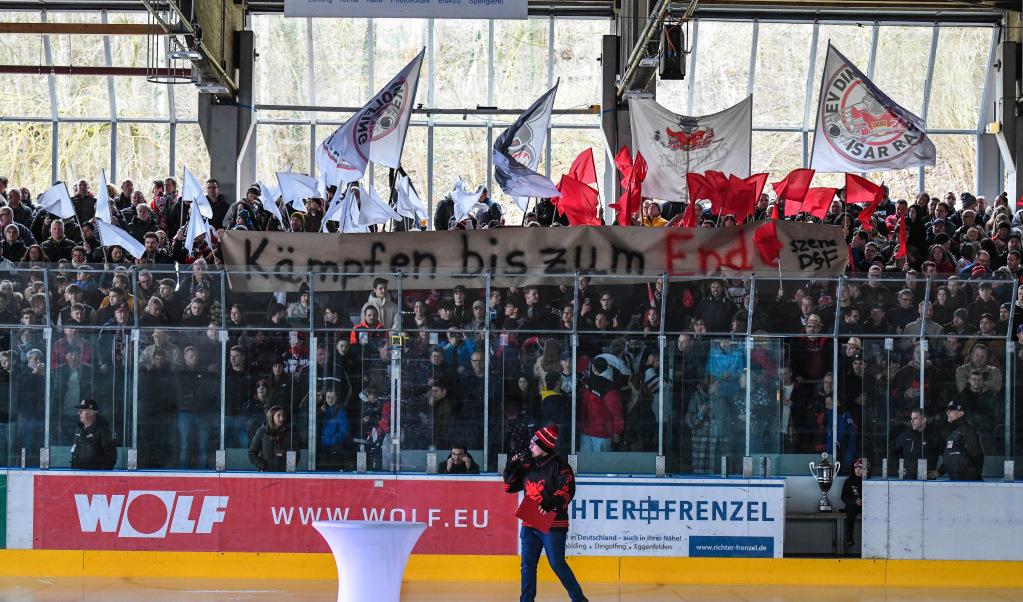 „Unglaublich, wir sind Meister!“ 2500 Fans feiern Aufstiegsparty in ...