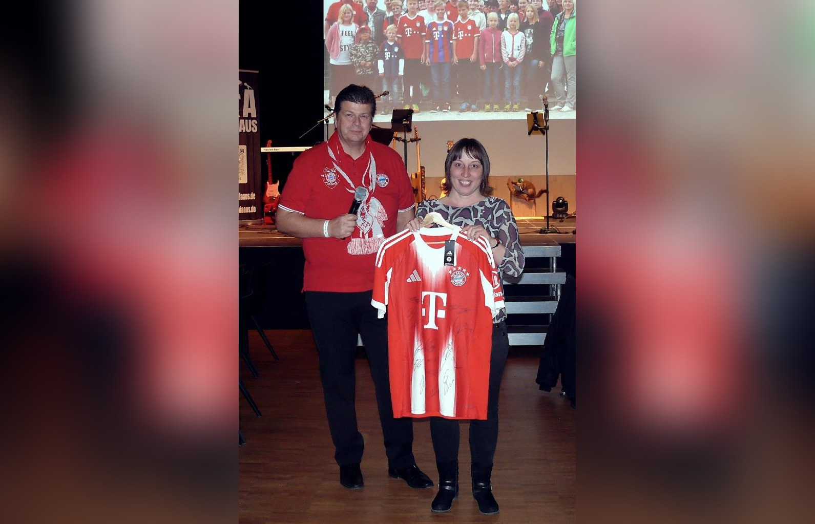 Bayernfanclub Pilsting feiert 40-Jähriges – Signiertes FC Bayern-Trikot ...