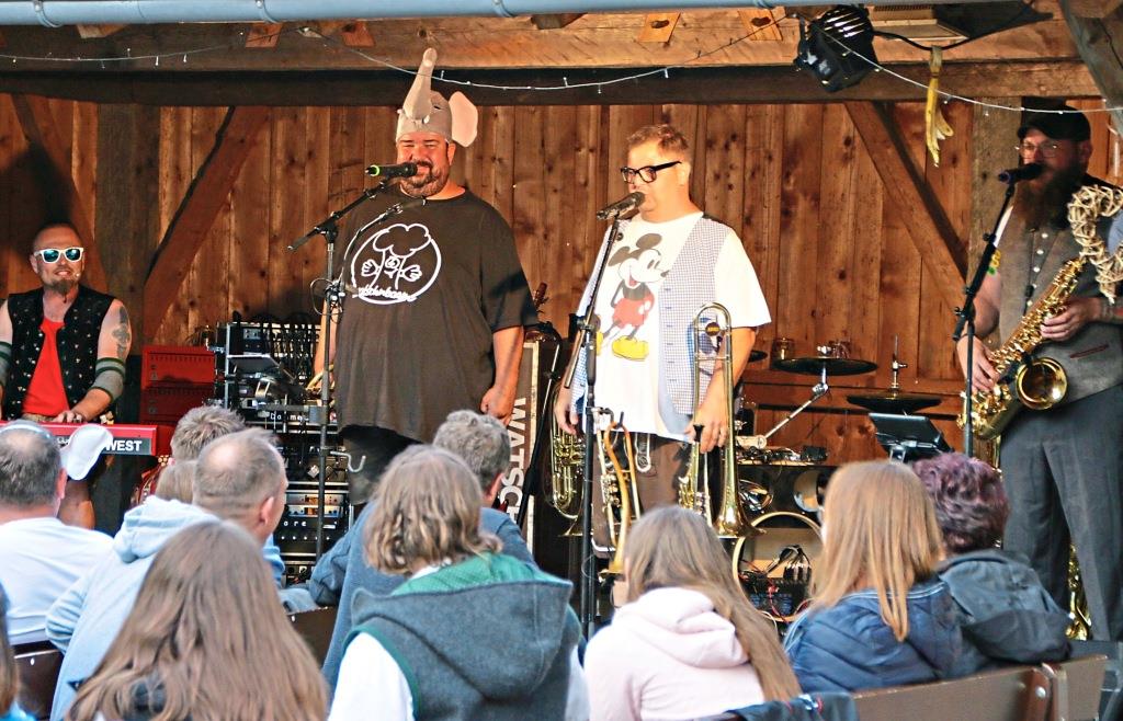 „Da Meier und da Watschnbaam“ begeistern beim Biergarten-Open-Air in ...