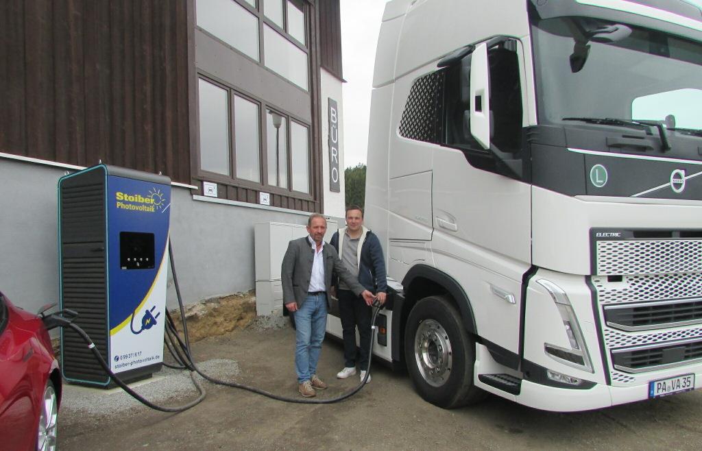 Superschnell und mit Biostrom: Neue leistungsstarke E-Ladesäule in ...