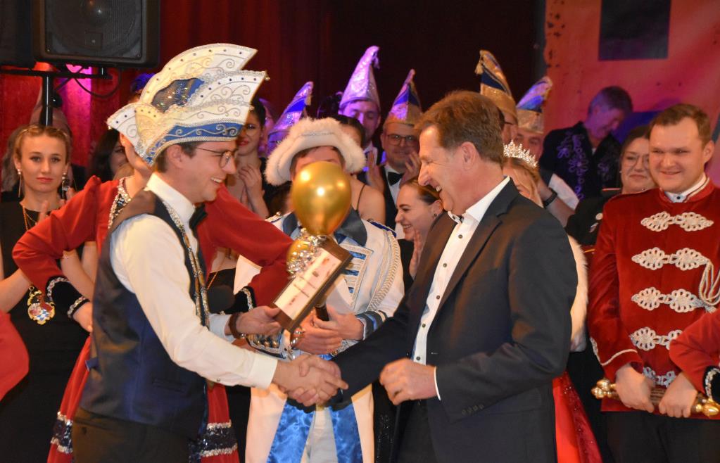 Gelungener Start in die närrische Saison in Simbach