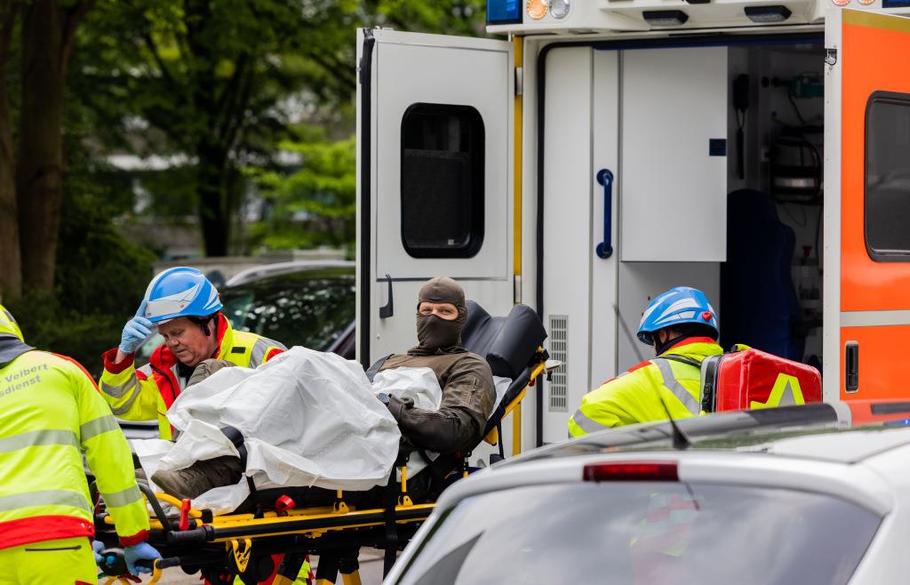 Viele offene Fragen nach Explosion in Ratingen – Bangen um Opfer
