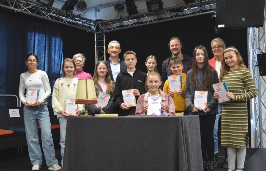 Acht talentierte Vorleser auf der großen Bühne – Maya Topolski ist ...