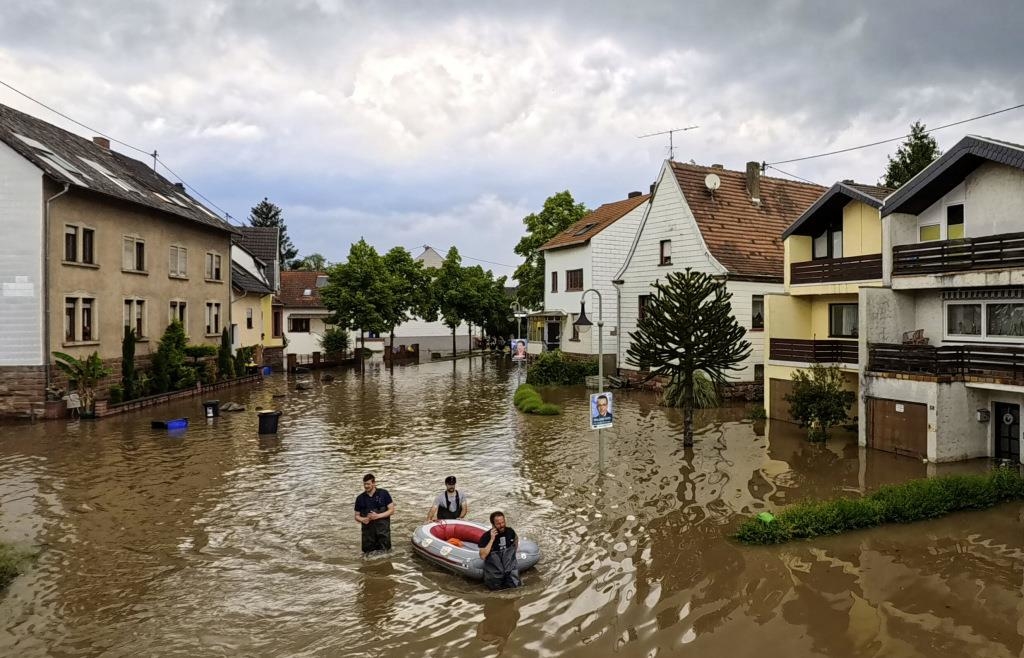 Frau (67) stirbt nach Hochwasser-Rettungseinsatz in Saarbrücken – Neuer Regen erwartet