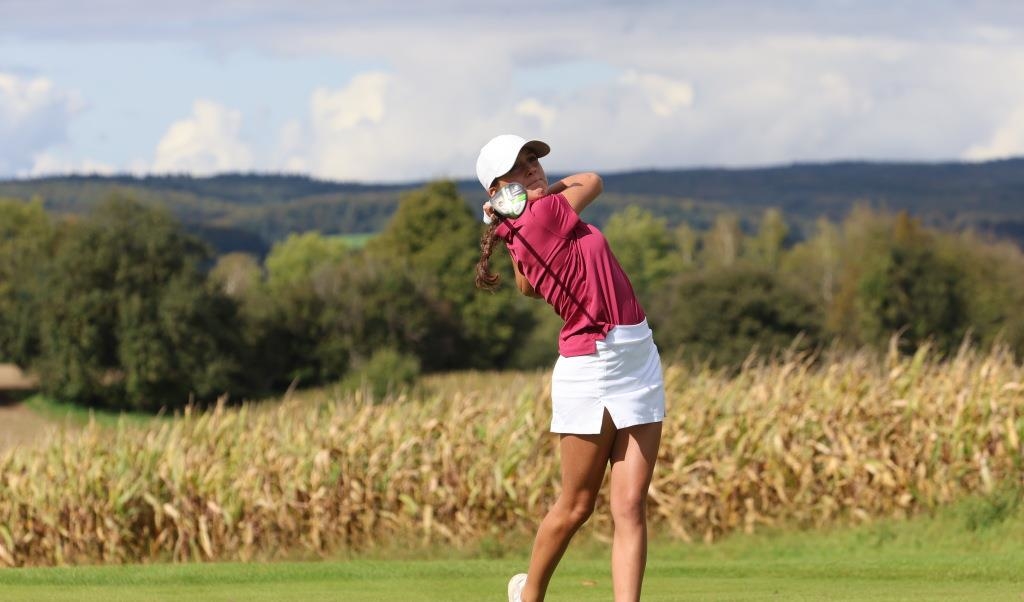 Mit acht Schlägen Vorsprung: Golftalent Lena Geier aus Ringelai ist ...