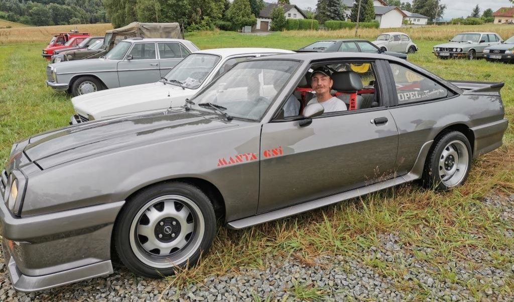 Oldtimerfreunde Forsthart trotzen beim Sommerfest der Witterung