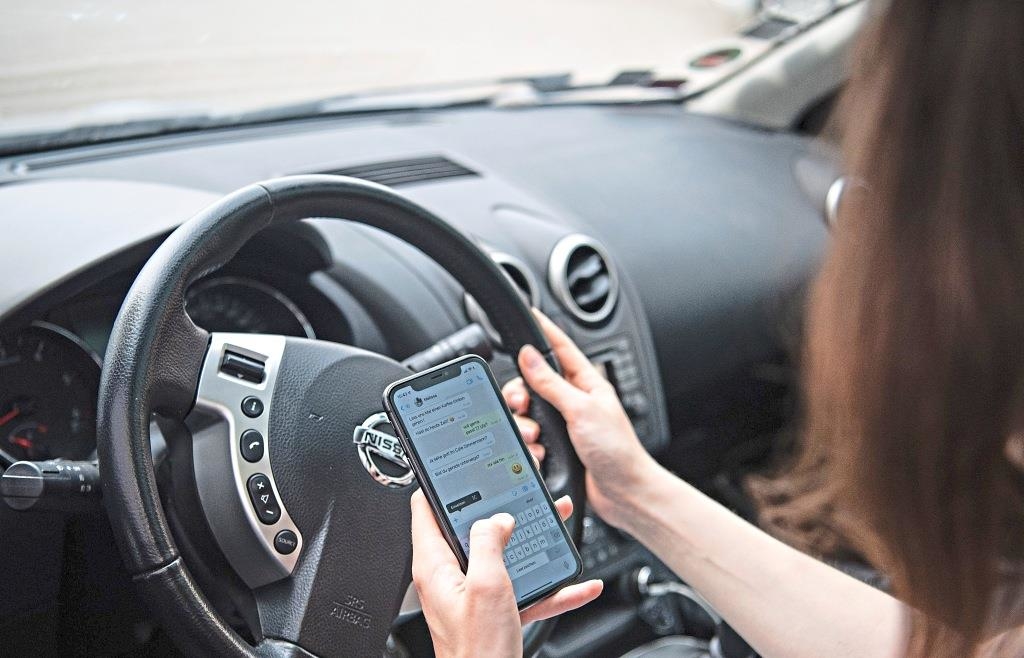 Handy am Steuer immer öfter Ursache für Unfälle – Polizei Passau ...