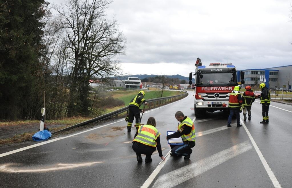 Unfall mit drei Fahrzeugen auf B85 bei Geiersthal – Frau mittelschwer verletzt