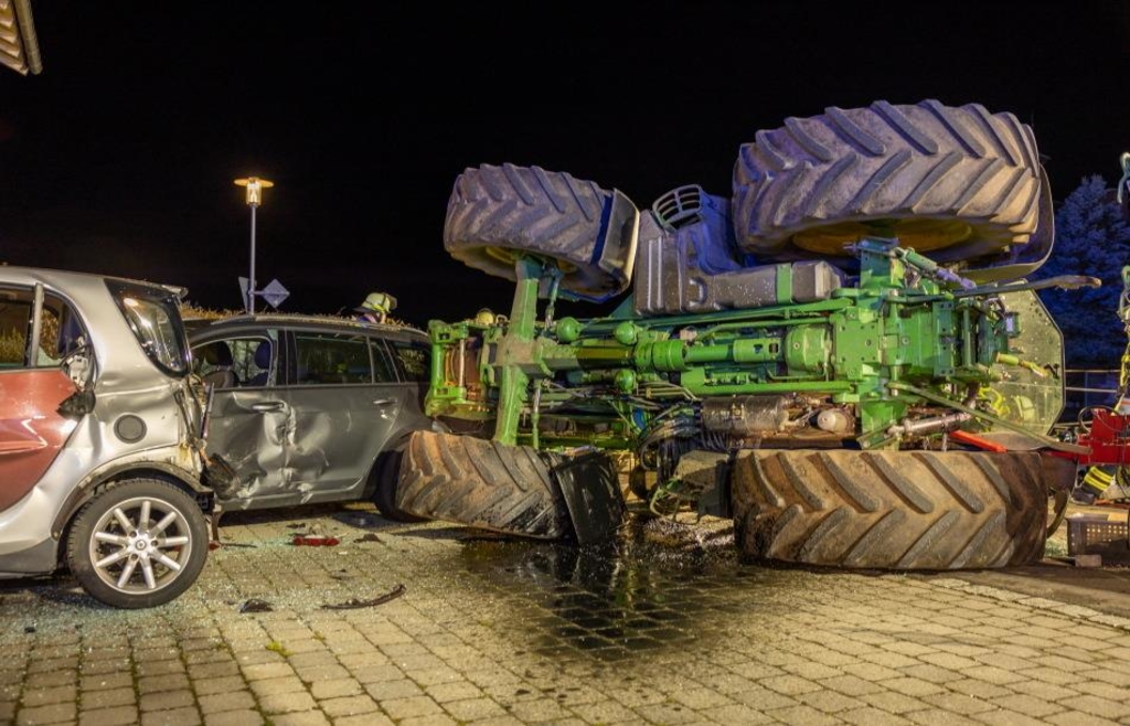 17-Jähriger wird im Landkreis Traunstein unter umgestürztem Traktor ...
