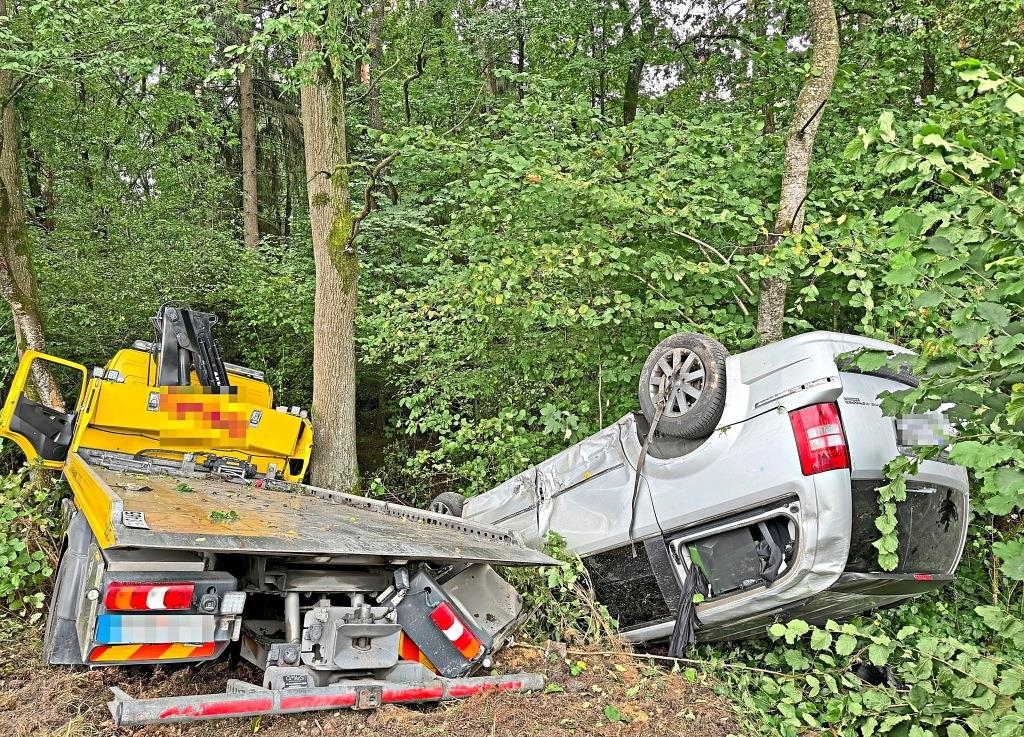 Schwerer Unfall auf der B85 bei Ayrhof