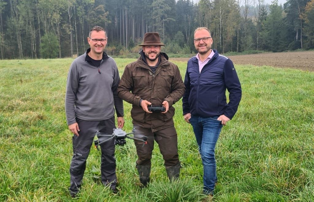 Eine Drohne hilft bei der Kitz-Rettung