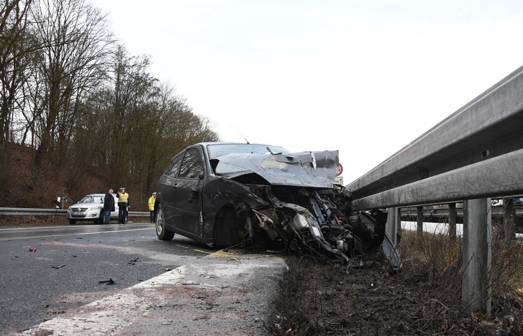 Unfall mit mehreren Fahrzeugen auf der A3 bei Nittendorf - 36-Jähriger tot