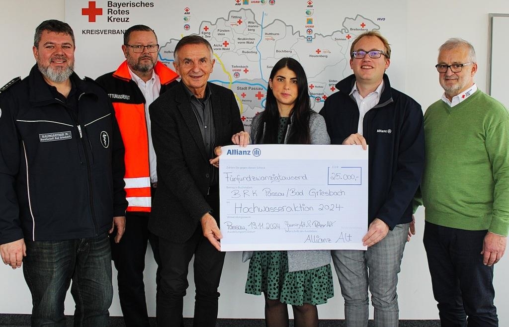 Allianz-Agentur Alt übergibt 25.000 Euro an das BRK