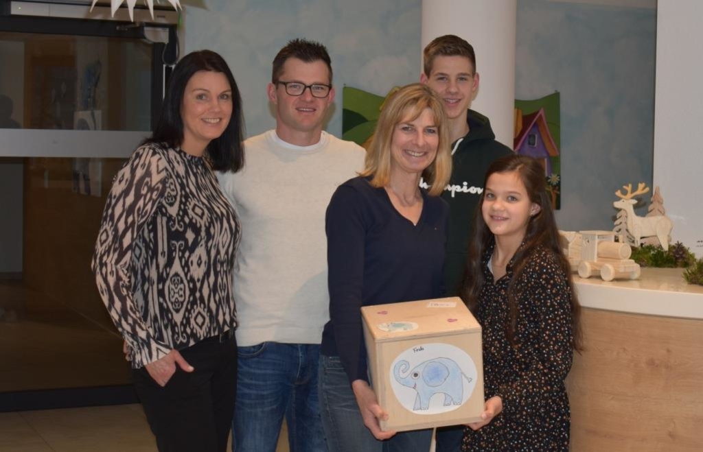 Kaum zu fassen: Laura (9) bringt 4500 Euro als Spende fürs Kinderhospiz ...