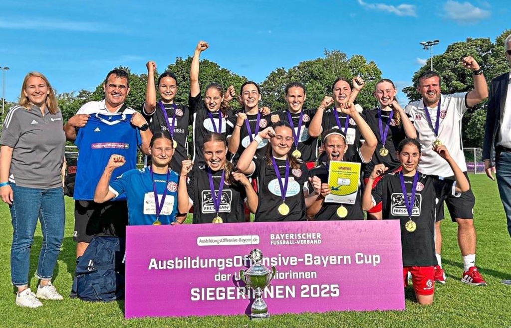 Sieger im AusbildungOffensive-Cup des BFV: B-Mädchen des 1.FC Passau krönen Super-Saison
