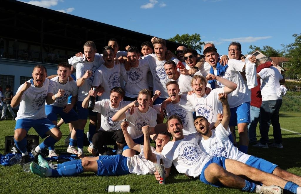 Meistersause in der Grenzstadt: ESV Freilassing steigt nach 4:1 gegen ...