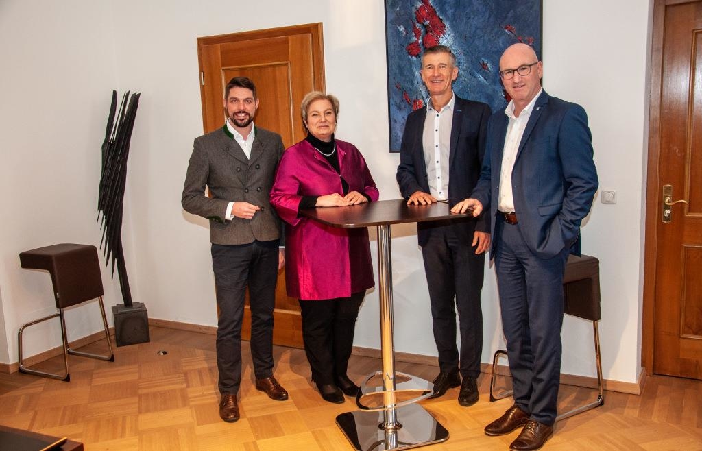 Dr. Uwe Gretscher und Elisabeth Ulmer erneut zum Vorstand der Kliniken ...